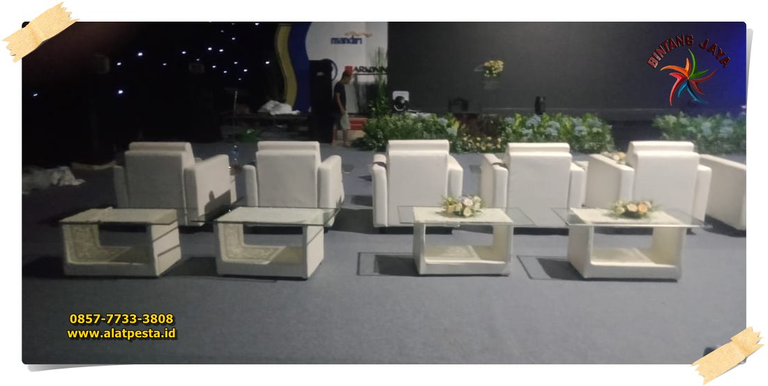 Menyewakan Meja VIP Kaca Dan Sofa Single Putih – PUSAT PENYEWAAN ALAT PESTA